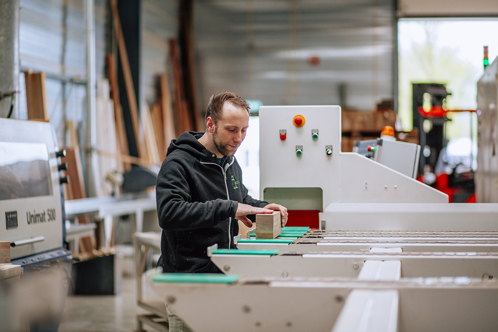 Home | Moonen houtindustrie | Hightech CNC houtbewerking